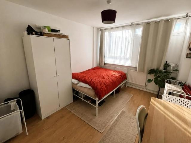Room at Clapham Road, Greater London