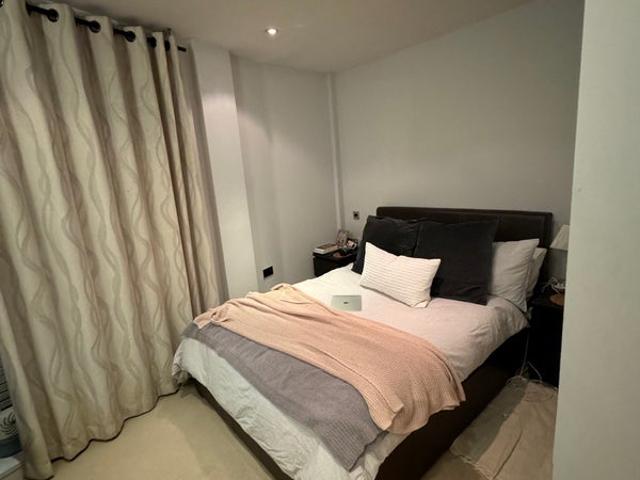 Room at Clapham Road, Greater London