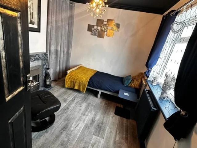 Room at Claremont Road, Rother