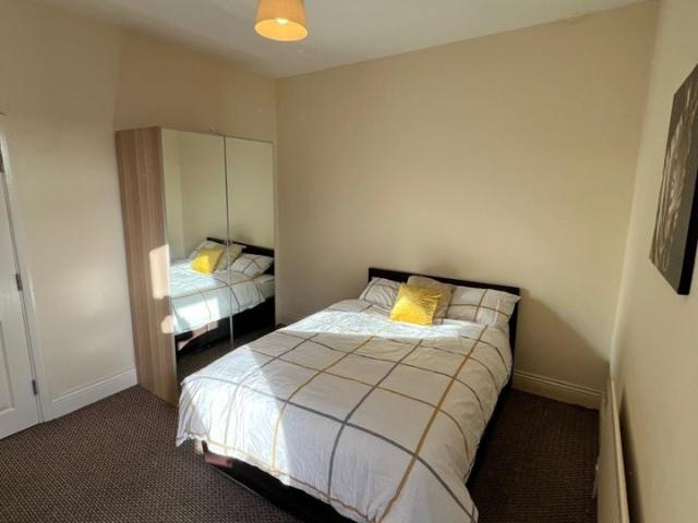 Room at Clarence Avenue, Doncaster
