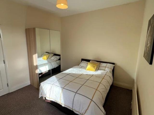 Room at Clarence Avenue, Doncaster