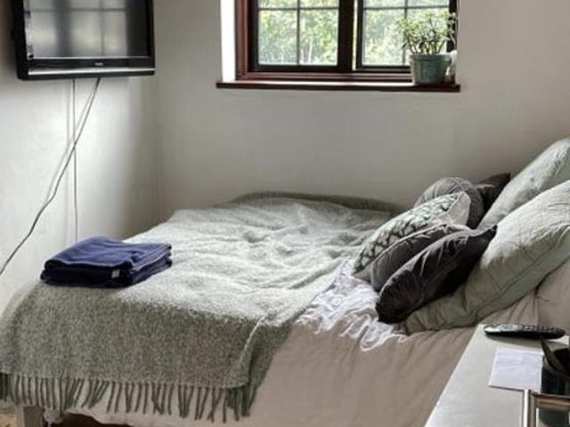Room at Clarence Avenue, Greater London