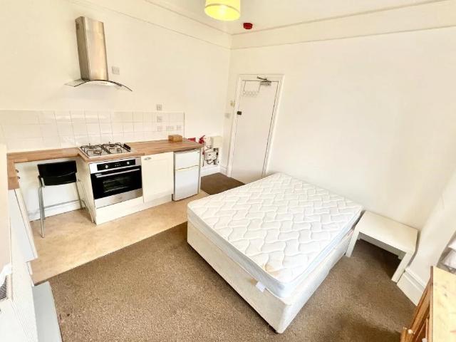 Room at Clarence Avenue, Northampton