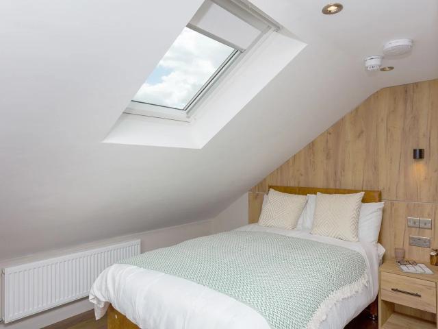 Room at Clarence Avenue, Rochester