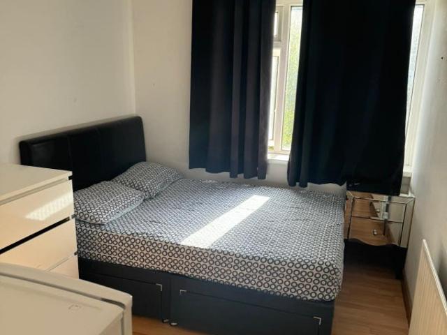 Room at Clarence Crescent, Greater London