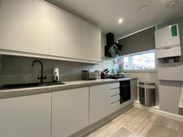 Room at Clarence Gardens, Greater London