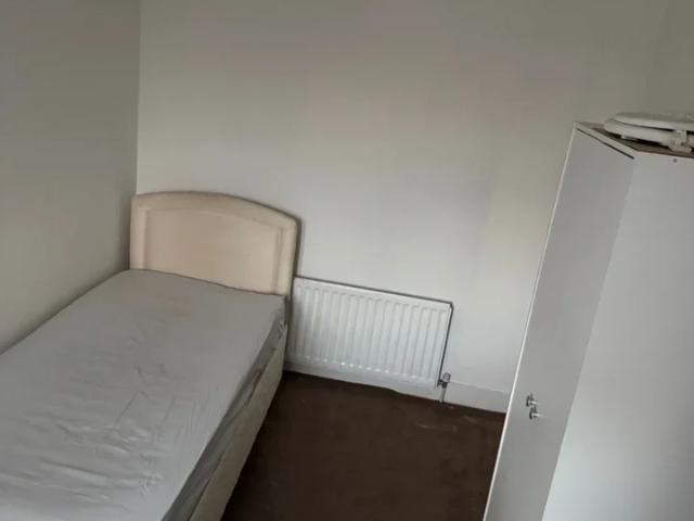 Room at Clarence Row, Gravesham