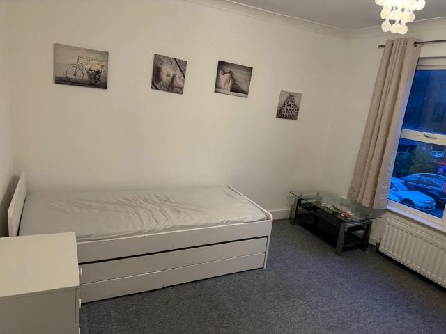 Room at Clarence Row, Gravesham