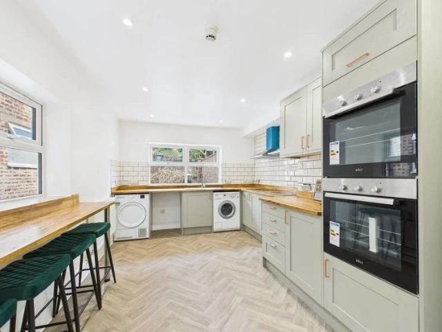 Room at Clarence Street, Gloucester
