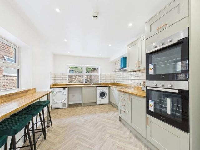 Room at Clarence Street, Gloucester