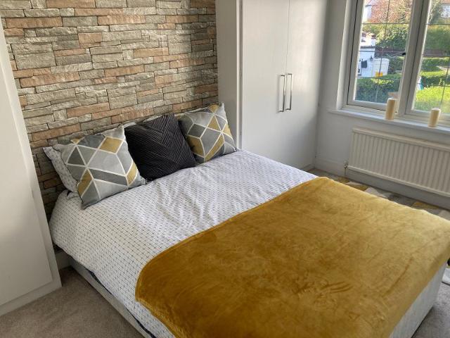 Room at Clarendon Gardens, Greater London