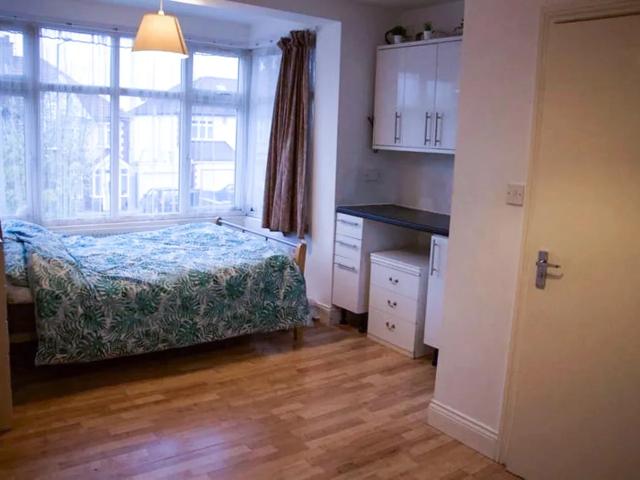 Room at Clarendon Gardens, Greater London
