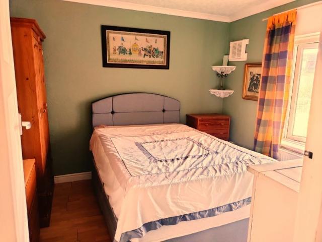 Room at Clarendon Green, Greater London