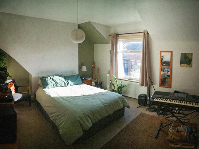 Room at Clarendon Road, Manchester