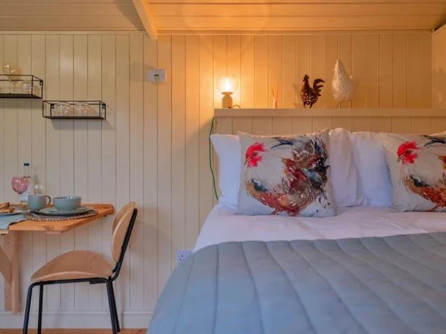 Room at Clarendon Road, Farthinghoe