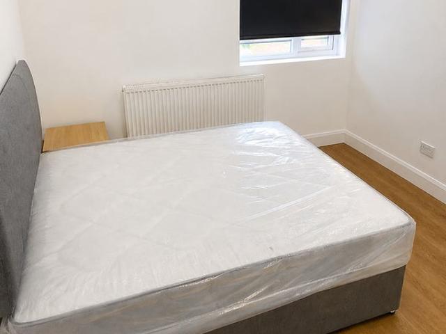 Room at Clarendon Road, Greater London