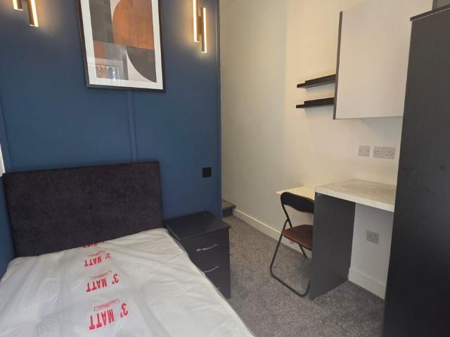 Room at Clarendon Road, Luton