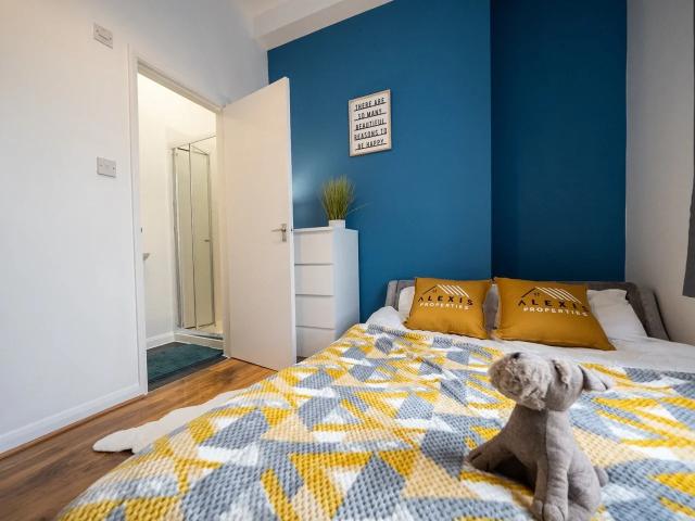 Room at Clarendon Road, Portsmouth