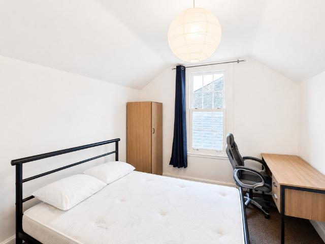 Room at Clarendon Street, Cambridge