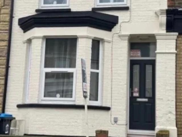 Room at Clarendon Street, Dover