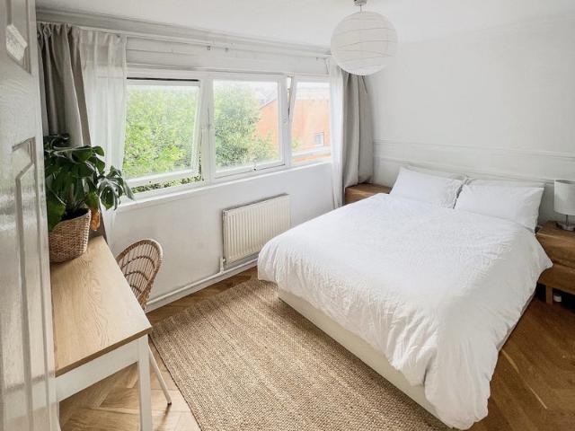 Room at Clark Street, Greater London