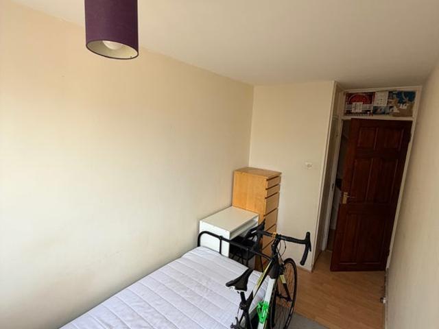 Room at Clark Street, Greater London