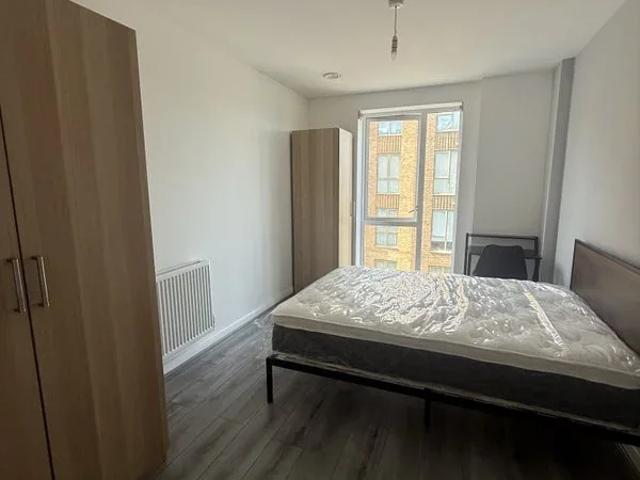 Room at Claude Avanue, Greater London