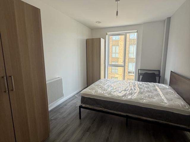Room at Claude Avanue, Greater London