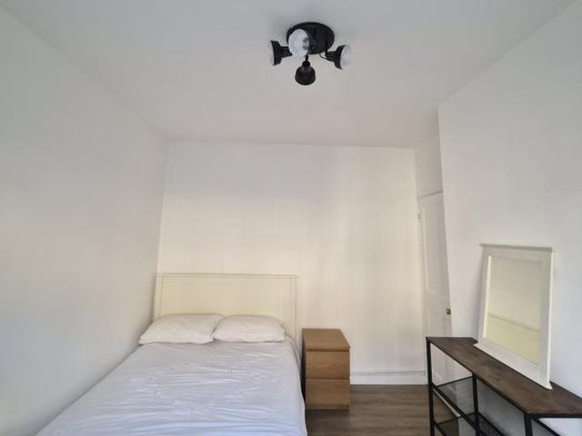 Room at Clayton Street, Greater London