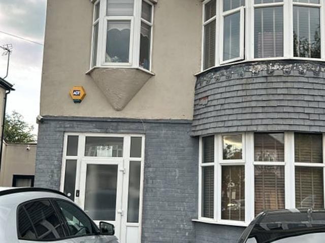 Room at Clayhall Avenue, Greater London