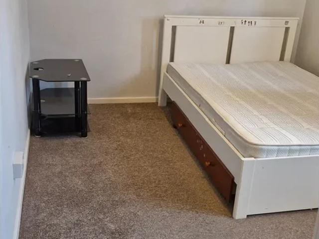 Room at Claymore, Dacorum