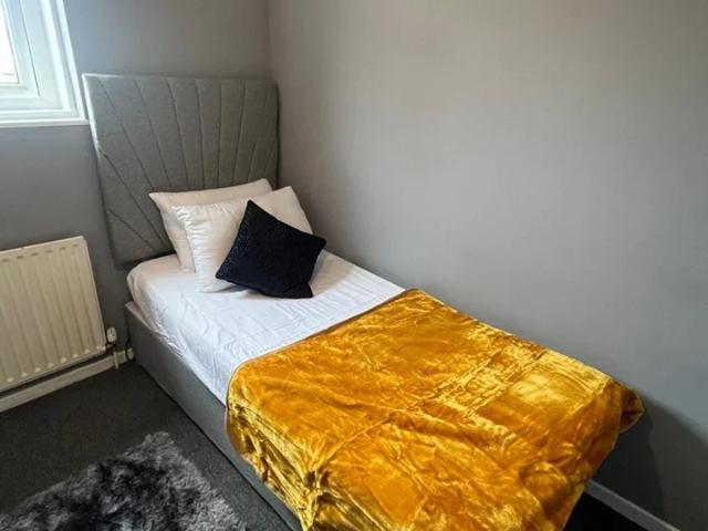 Room at Clematis Close, Greater London