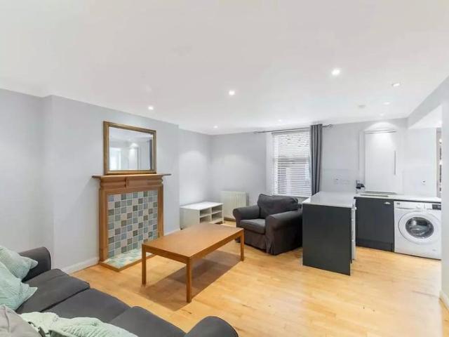 Room at Cleveden Crescent Lane, Glasgow