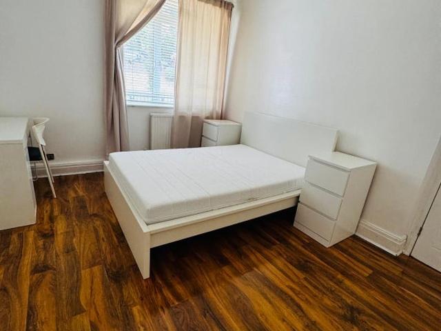 Room at Cleveland Gardens, City of Westminster