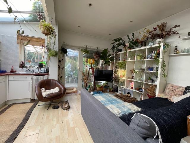 Room at Cleveleys Road, Greater London