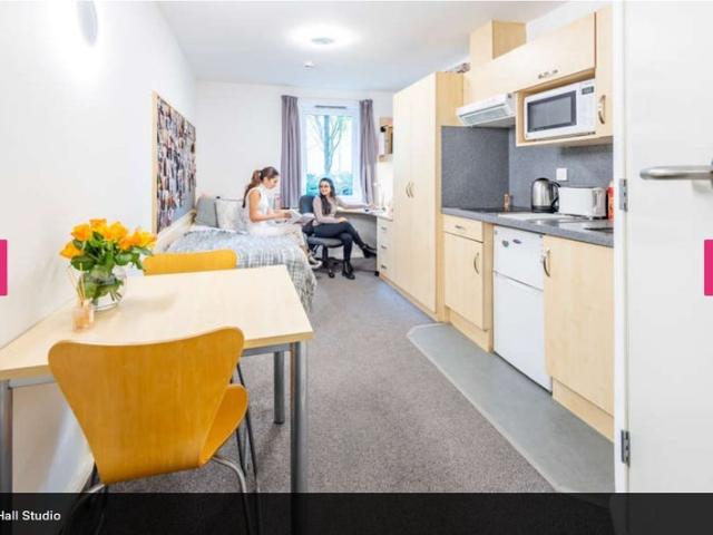 Room at Clevely Way, Nottingham