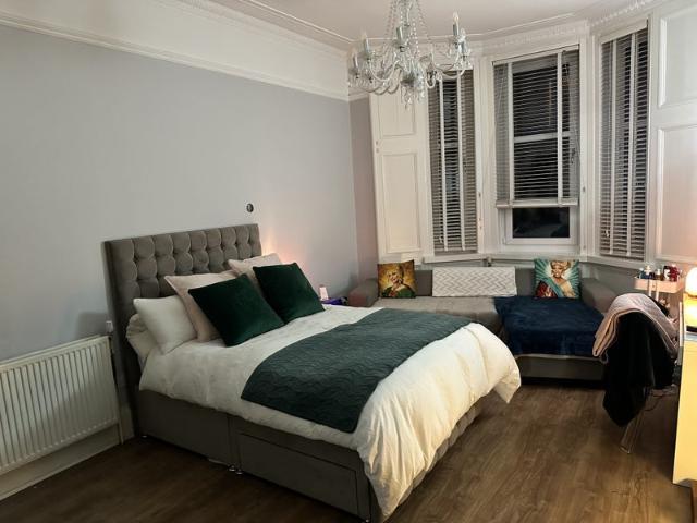 Room at Clincart Road, Glasgow