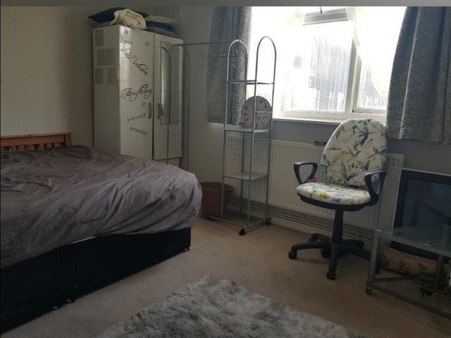 Room at Clinger Court, Greater London