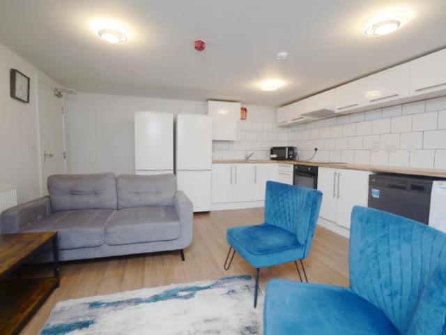 Room at Clifton Avenue, Manchester