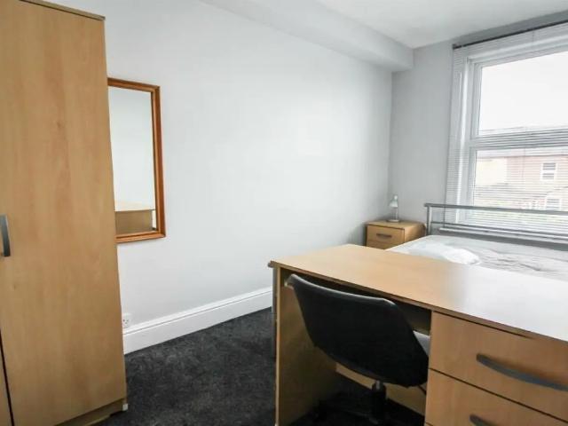 Room at Clifton Boulevard, Nottingham