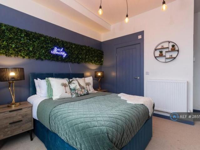 Room at Clifton Road, Darlington
