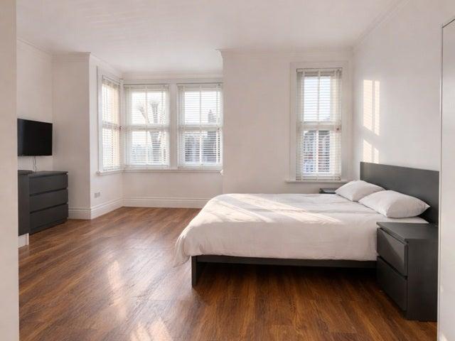 Room at Clifton Road, Rugby
