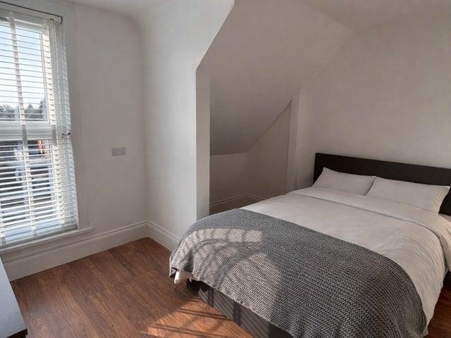 Room at Clifton Road, Rugby