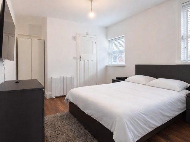 Room at Clifton Road, Rugby