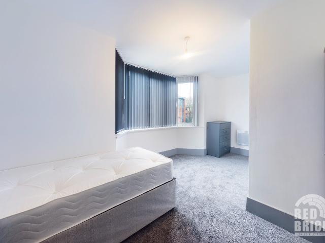 Room at Clifton Road, Rugby