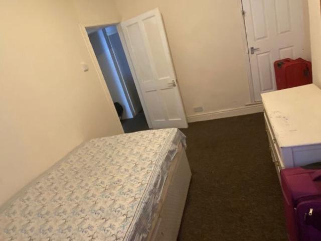 Room at Clifton Road, Sandwell