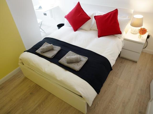 Room at Clifton Road, Slough