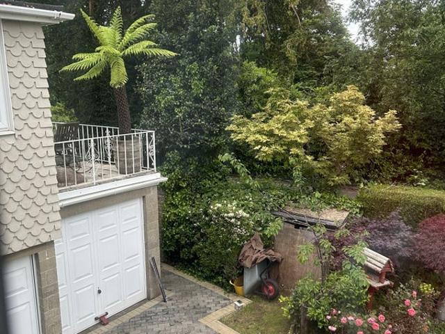 Room at Cliff Court Drive, Bristol