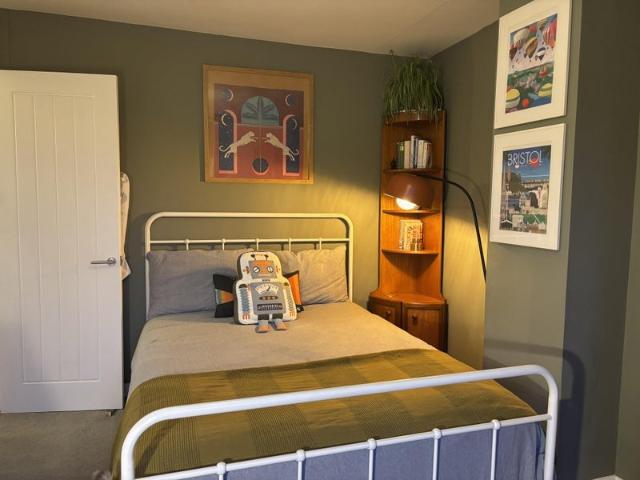 Room at Clifford Gardens, Bristol