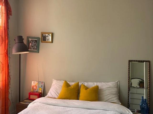 Room at Clifford Gardens, Greater London